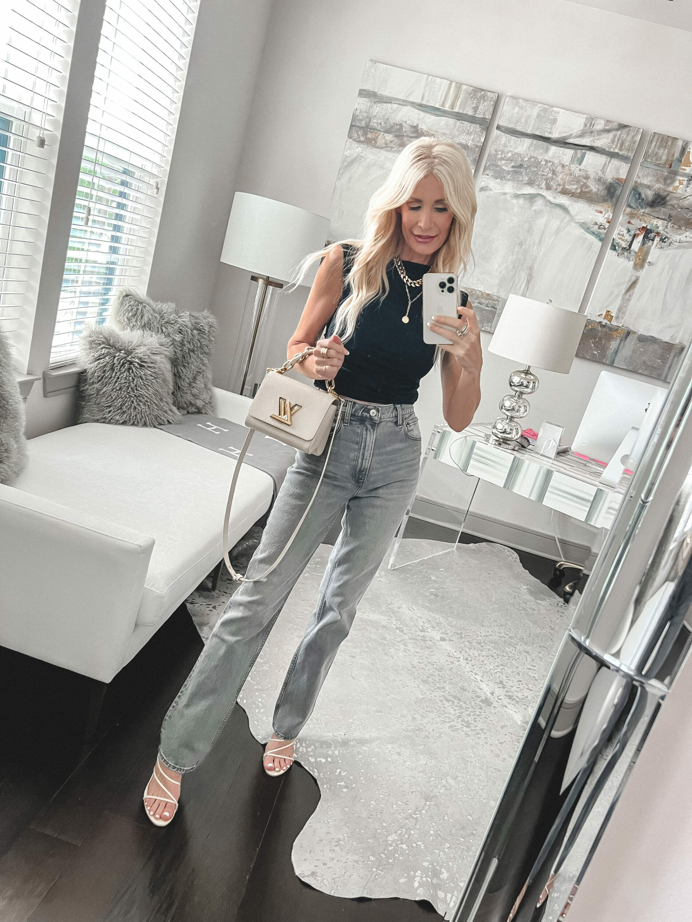 CHIC AT EVERY AGE: THE BEST TOPS FOR WOMEN OVER 40